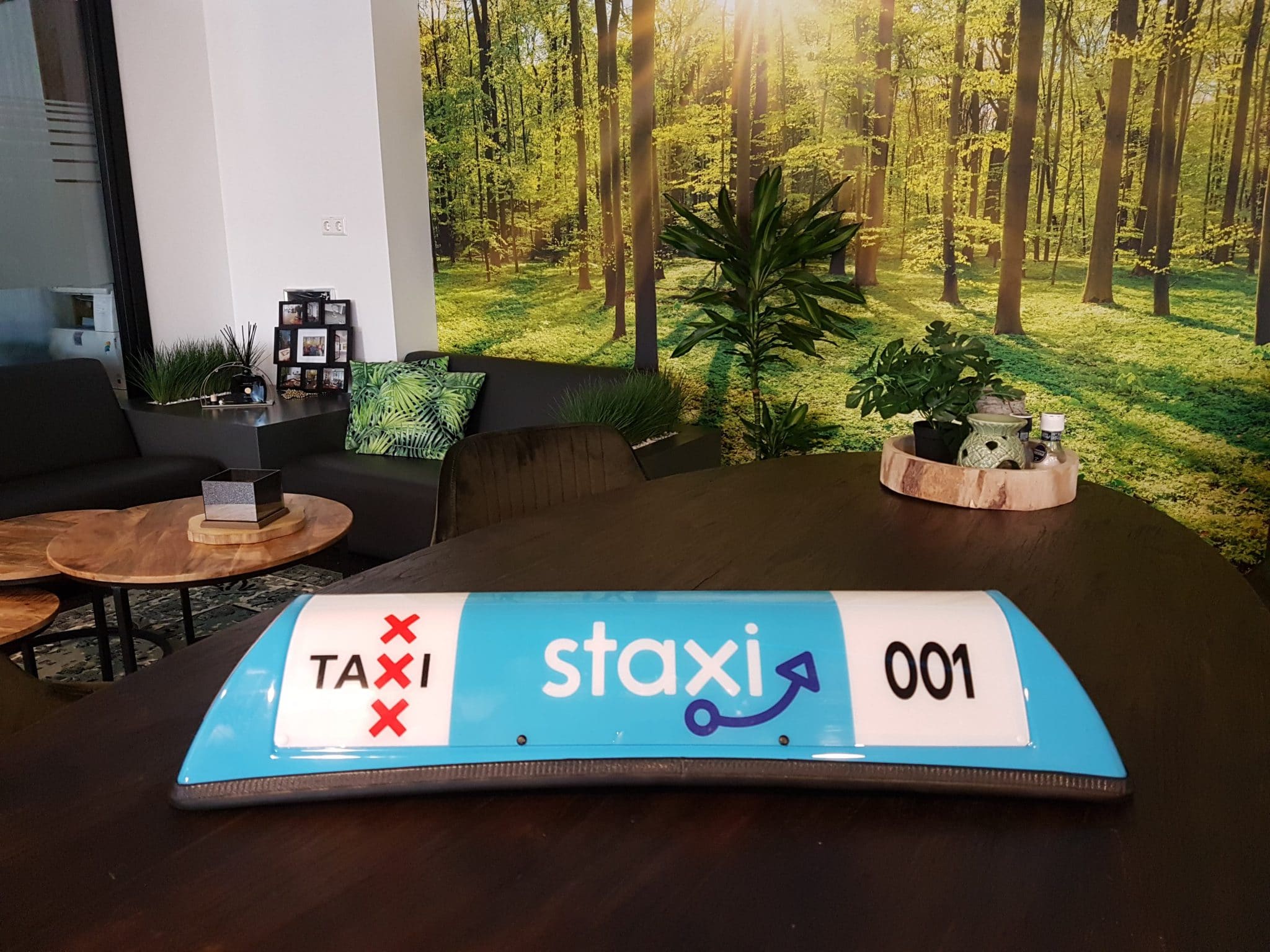 Nieuwe Staxi-daklichten de weg op - Staxi, the fixed price taxi